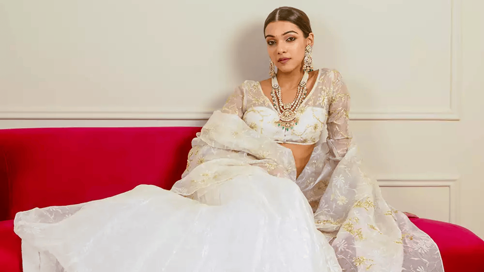 8+ Pre Wedding Shoot Outfit Ideas 2024 | Mirraw Luxe